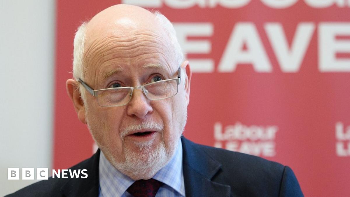 Luton North MP Kelvin Hopkins to stand down - BBC News