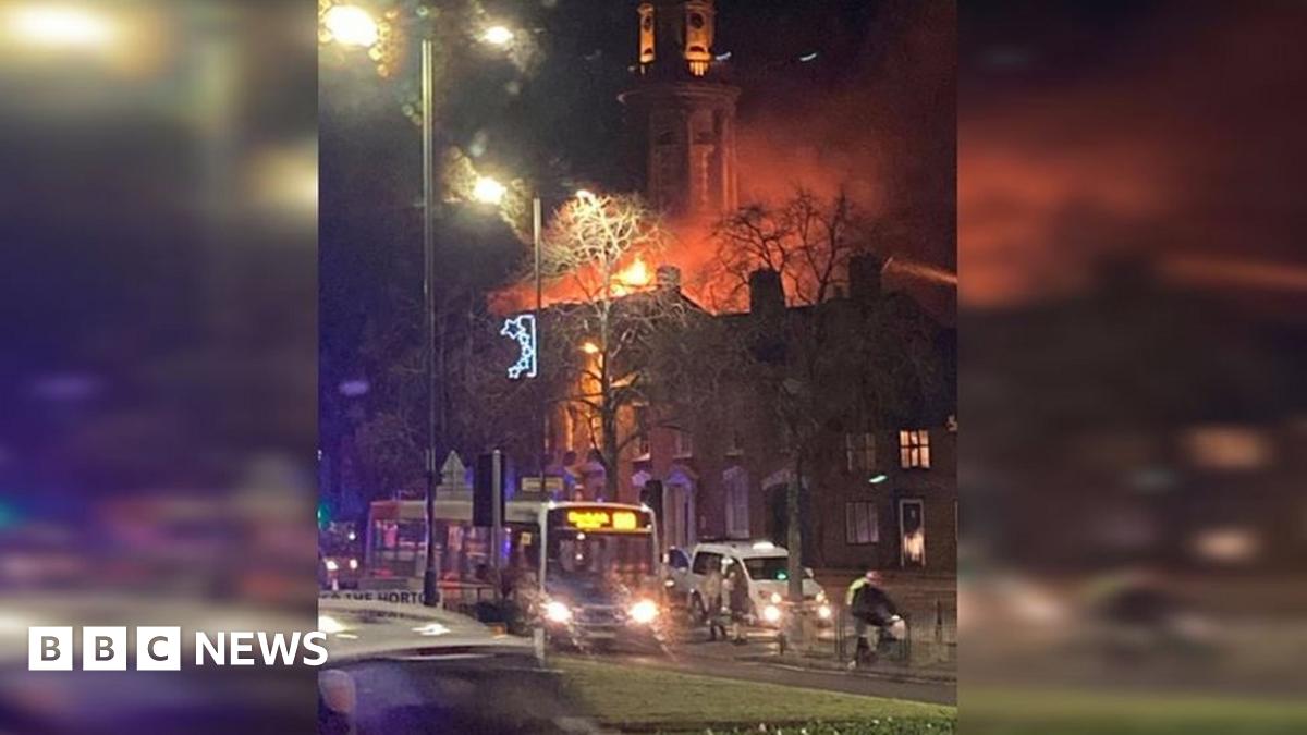 Banbury fire: Crews tackle blaze at nursery - BBC News