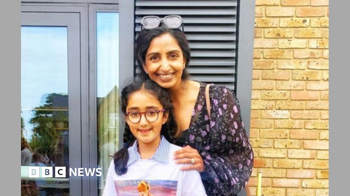 Wimbledon school crash: Parents share last photo of Nuria Sajjad - BBC News