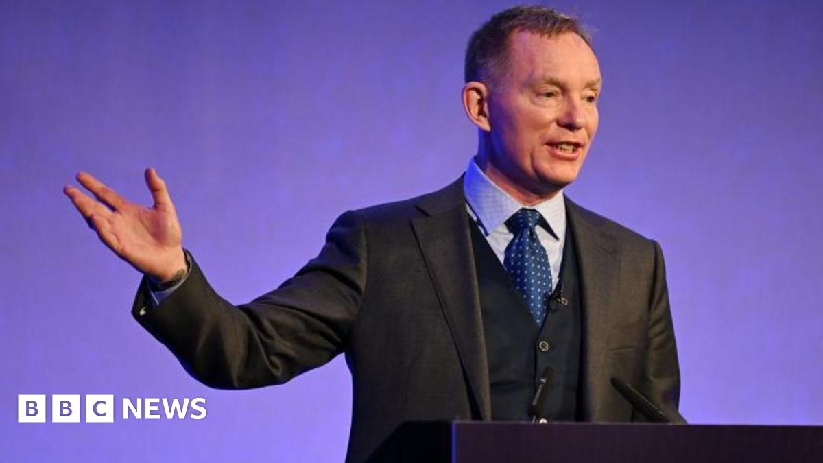 Labour MP Sir Chris Bryant treated for skin cancer found in lung - BBC News