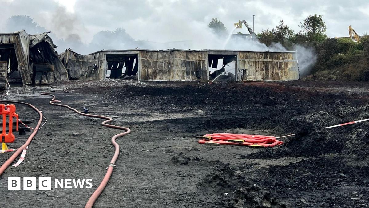 Rushden industrial estate reopens after recycling site fire - BBC News