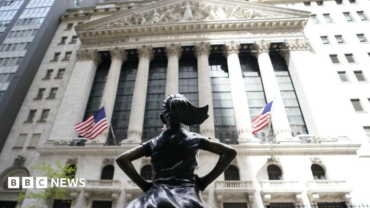 Banking giant Goldman Sachs lets in more women - BBC News