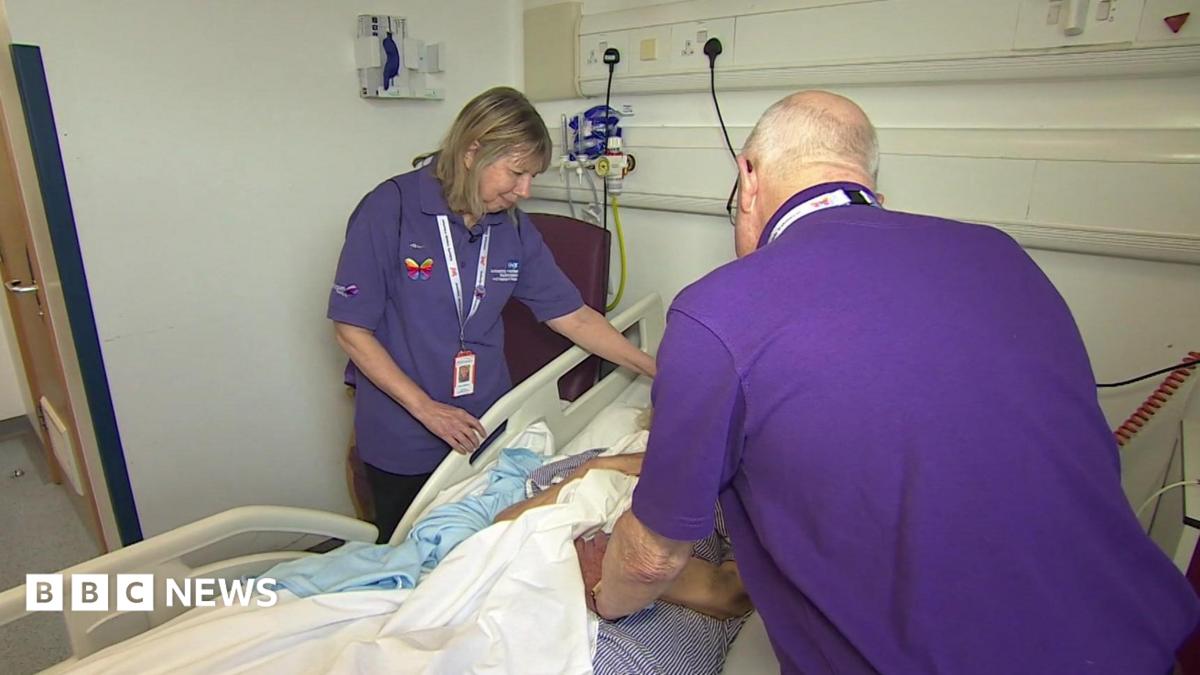 Southampton hospital volunteers pledge 'Nobody should die alone' - BBC News