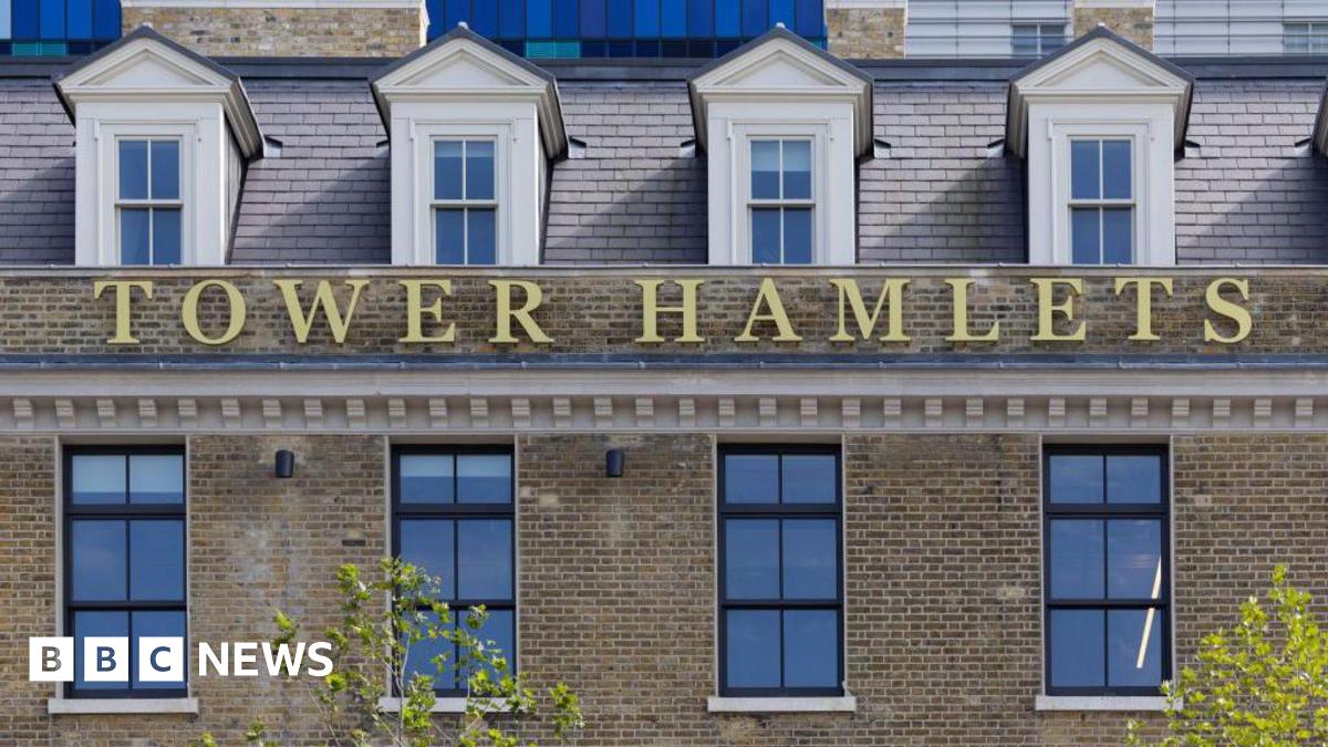 Tower Hamlets: Domestic abuse advisors to strike 'indefinitely' - BBC News