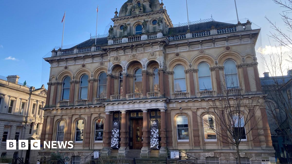 Lord Stuart Rose says Ipswich town centre has 'great potential' - BBC News