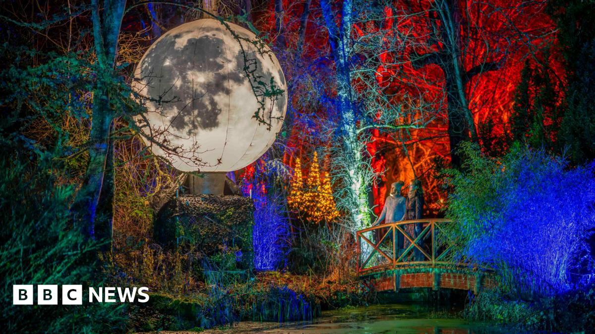 In pictures: Garden light show at Monteviot House - BBC News