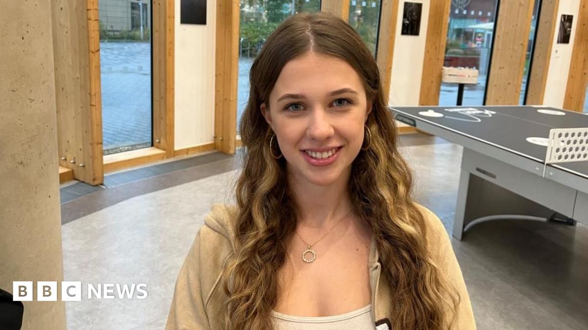 Ukrainian refugee who fled alone at 16 focuses on law degree - BBC News
