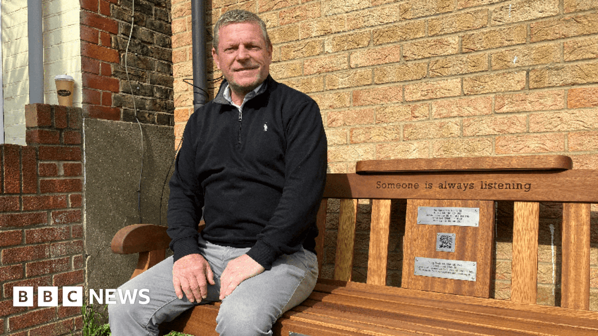Benches unveiled in Roots Hall to honour footballer - BBC News