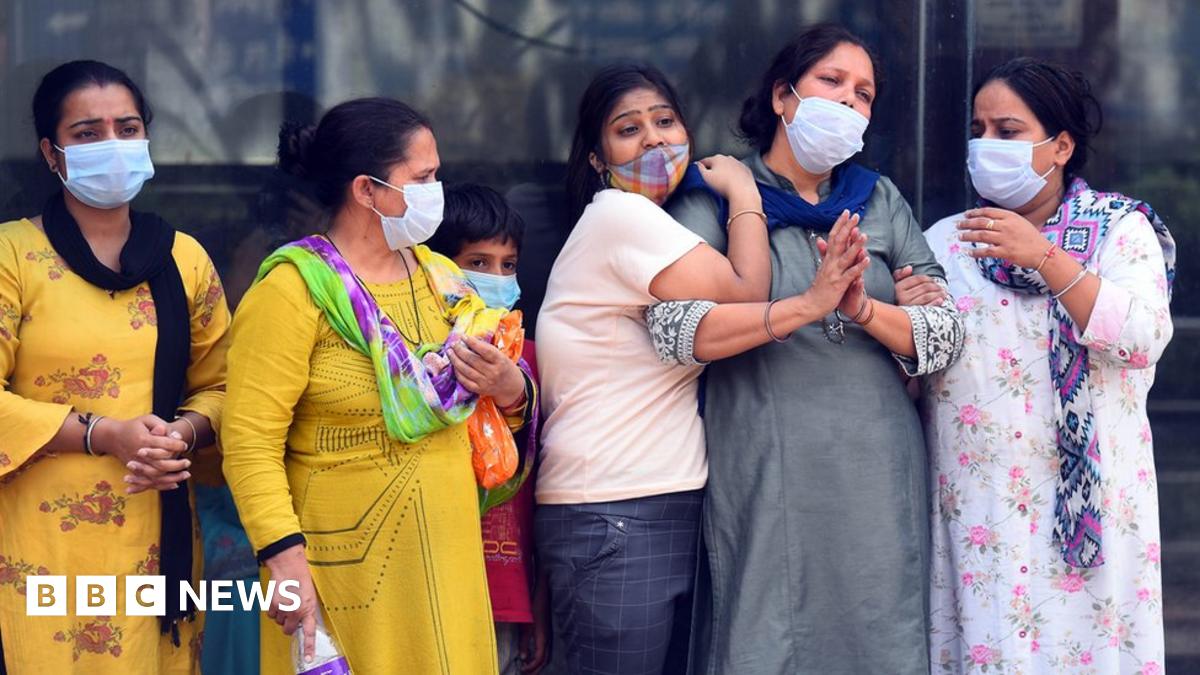 Covid-19: How India failed to prevent a deadly second wave - BBC News