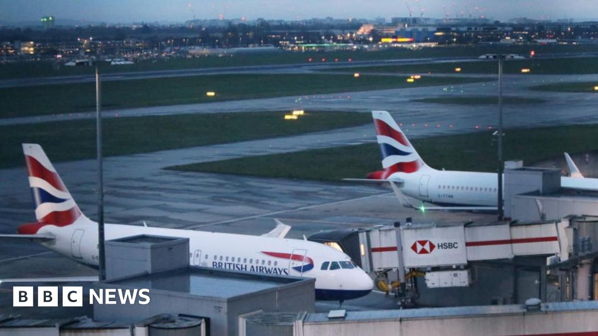 Heathrow boss defends response to 'major incident' - BBC News