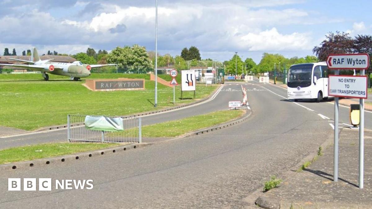 Government plans thousands of homes at Wyton Airfield - BBC News