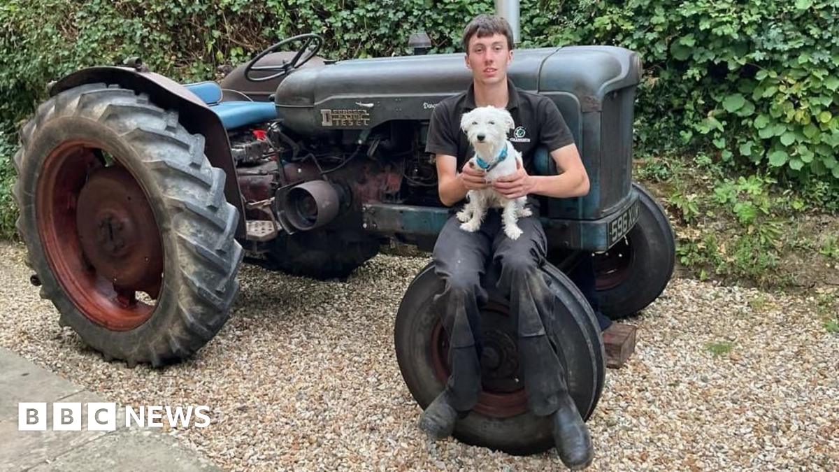 Farm mechanics drive tractors across UK for mental health - BBC News