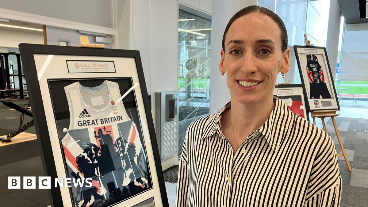 Leeds Beckett University honours sport alumni with hall of fame - BBC News