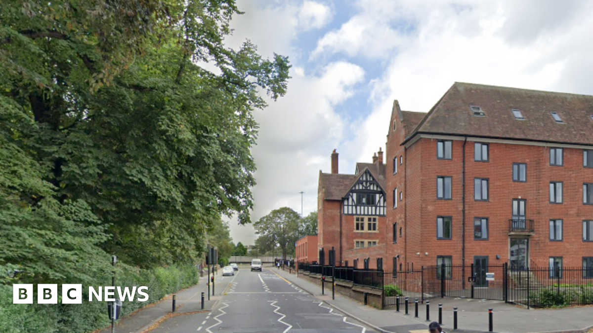 Coventry: Two charged with attempted murder over stabbing - BBC News