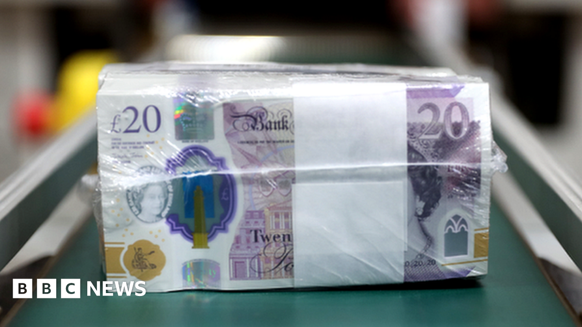 Six-month warning over £20 and £50 paper notes - BBC News