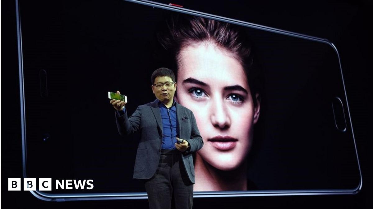 MWC 2017: Huawei P10 has smarter selfie and rear cameras - BBC News