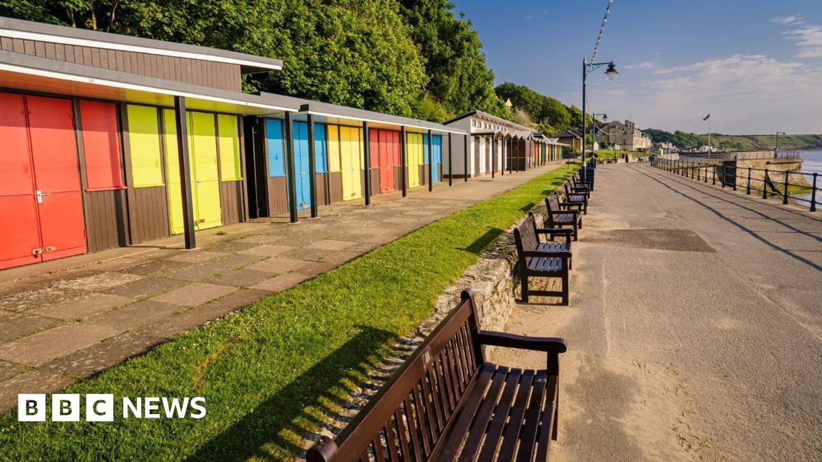 Free public wi-fi plan for Filey town centre and seafront - BBC News