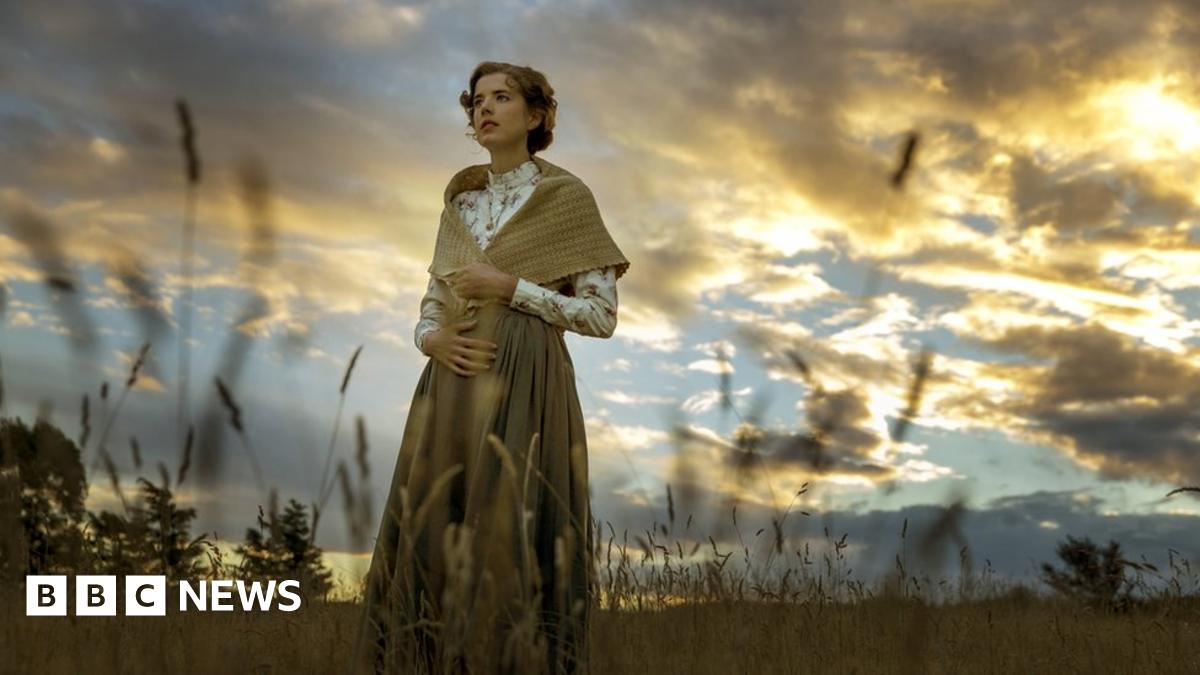 Sunset Song voted Scotland's favourite book - BBC News