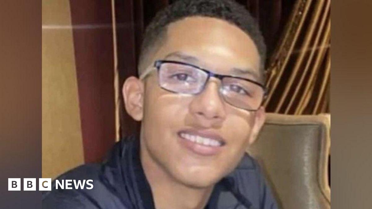 Family pay tribute to man fatally shot in Wolverhampton - BBC News