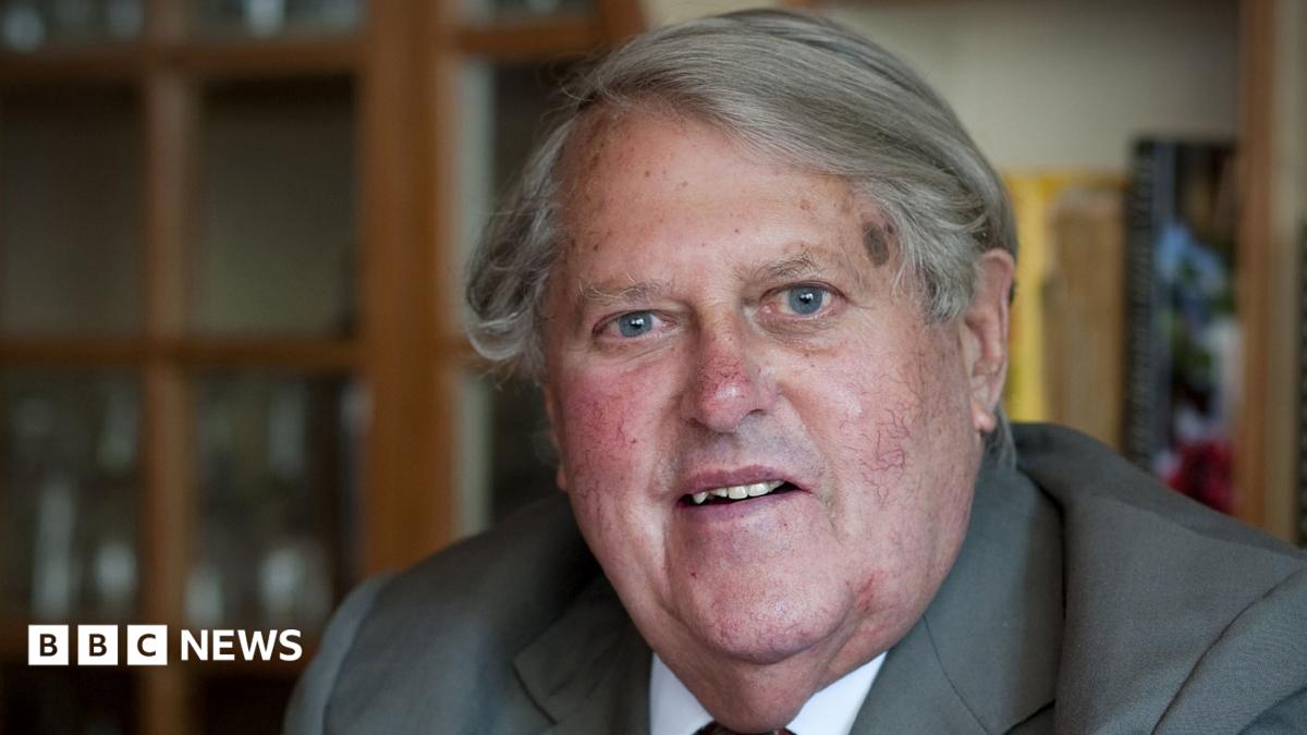 Historian Lord Asa Briggs dies, aged 94 - BBC News