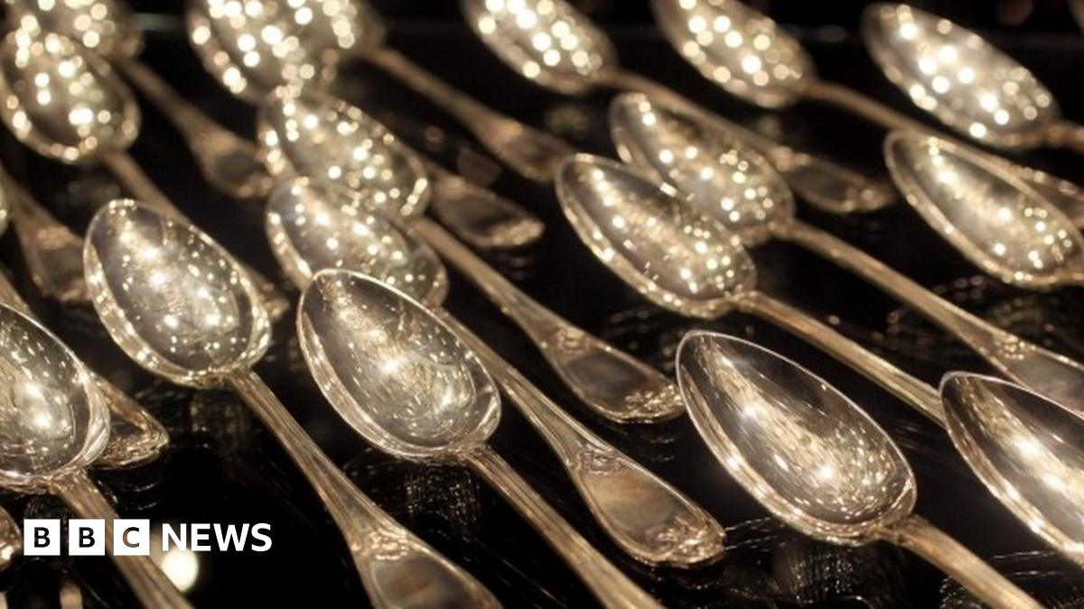 Leeds school uses spoons to help prevent forced marriage - BBC News