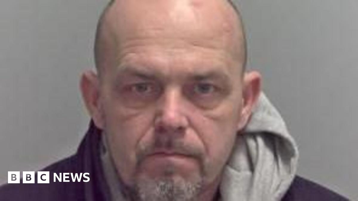 'Violent' Lowestoft man jailed for coercive behaviour - BBC News