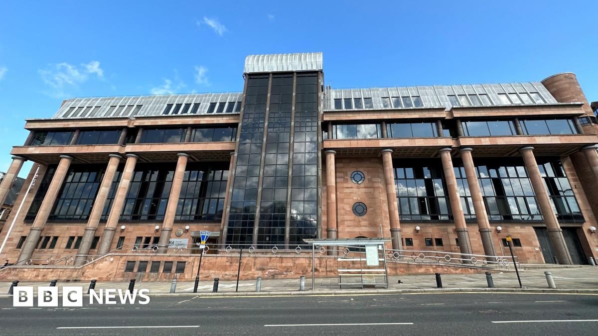 Wheatley Hill man jailed for historical child sex abuse - BBC News