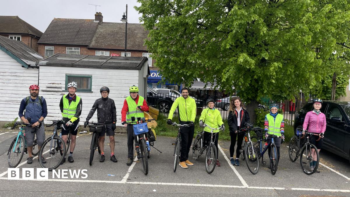 ULEZ: Health workers cycle 250km to support expansion - BBC News