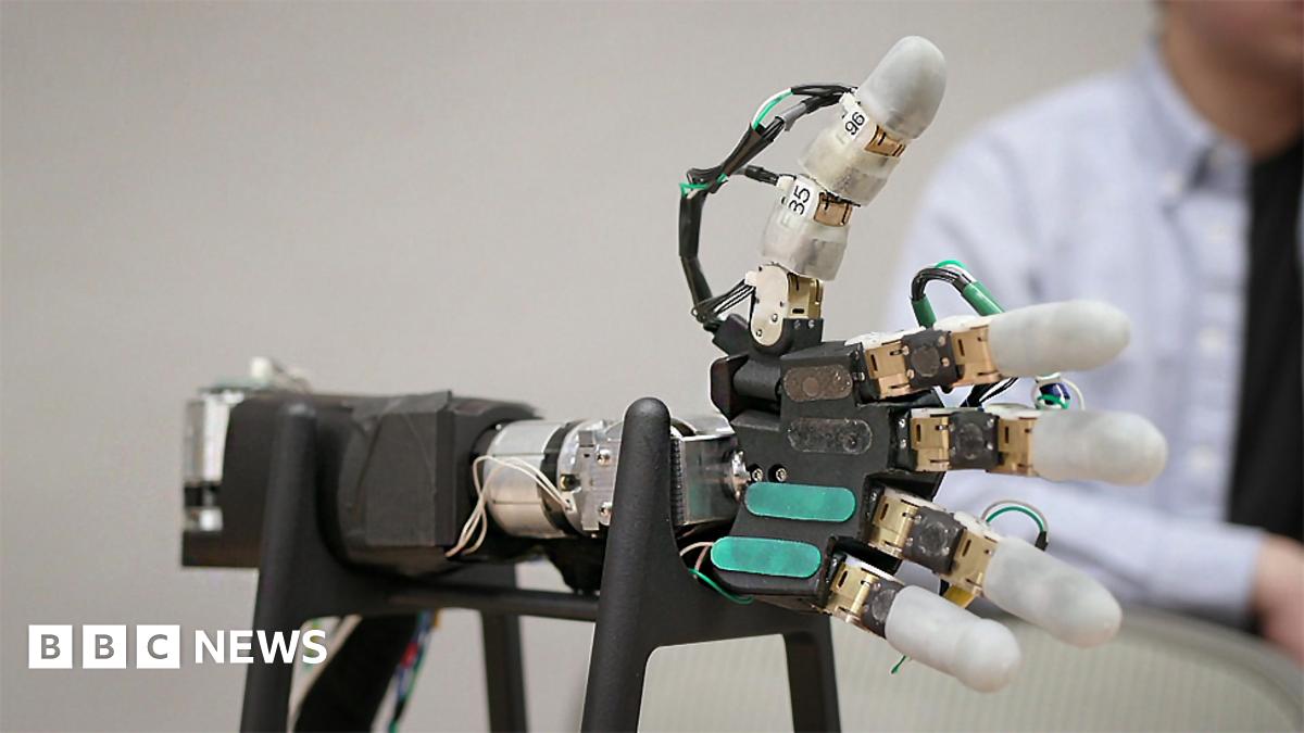 The 'mind-bending' bionic arm powered by AI - BBC News