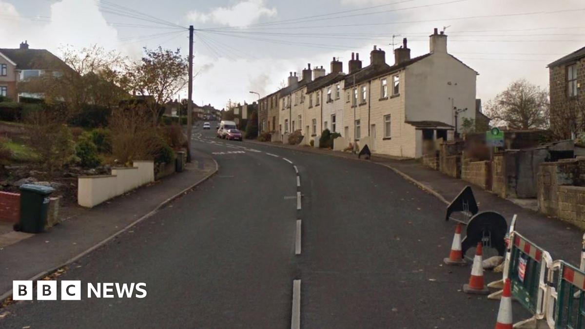 Keighley man George Dore 'stabbed to death in row over £300' - BBC News