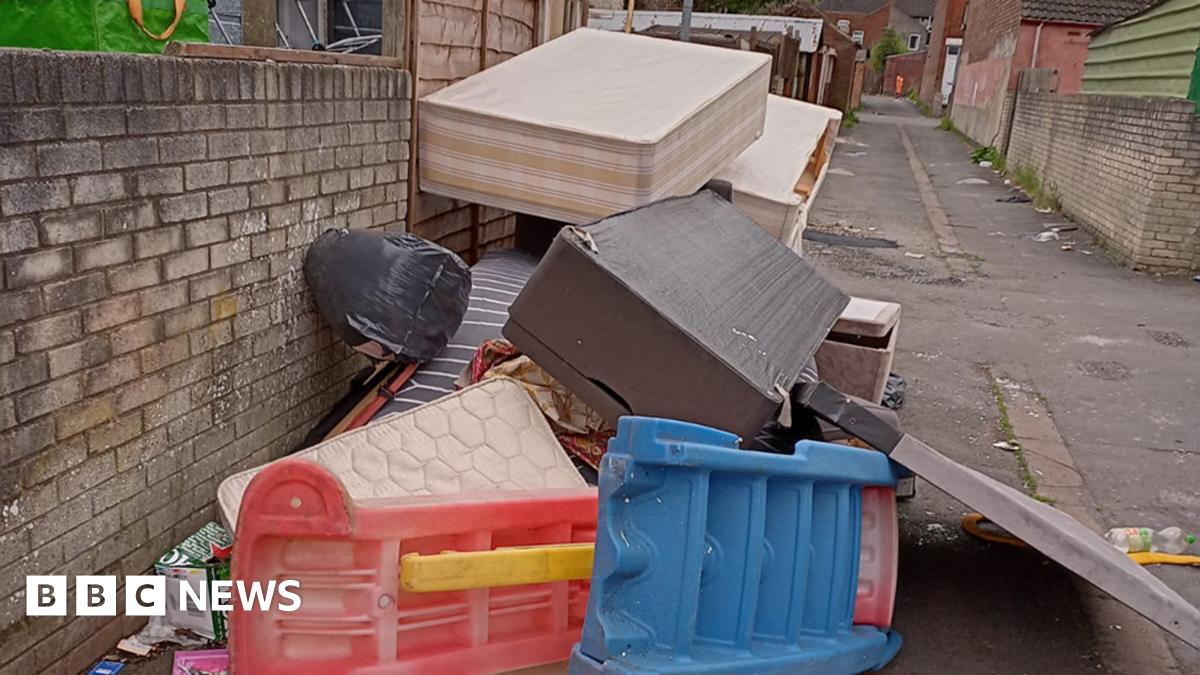 More than 30 tonnes of waste cleared from Crosby alleyways - BBC News