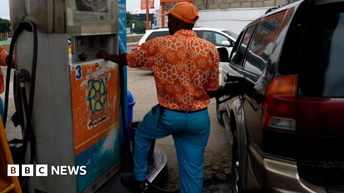 Nigeria fuel subsidy: Tinubu's plan to scrap measure sparks rush to stock up - BBC News