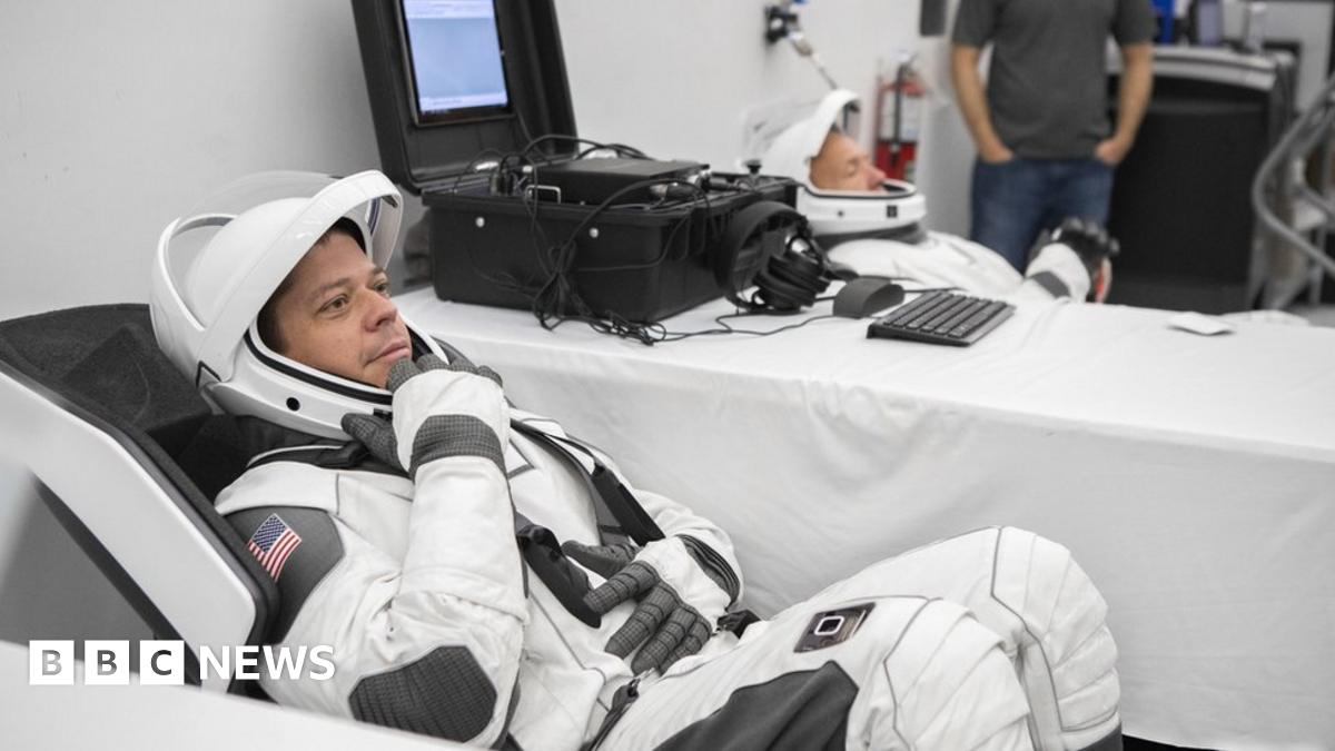 Nasa SpaceX launch: Evolution of the spacesuit - BBC News