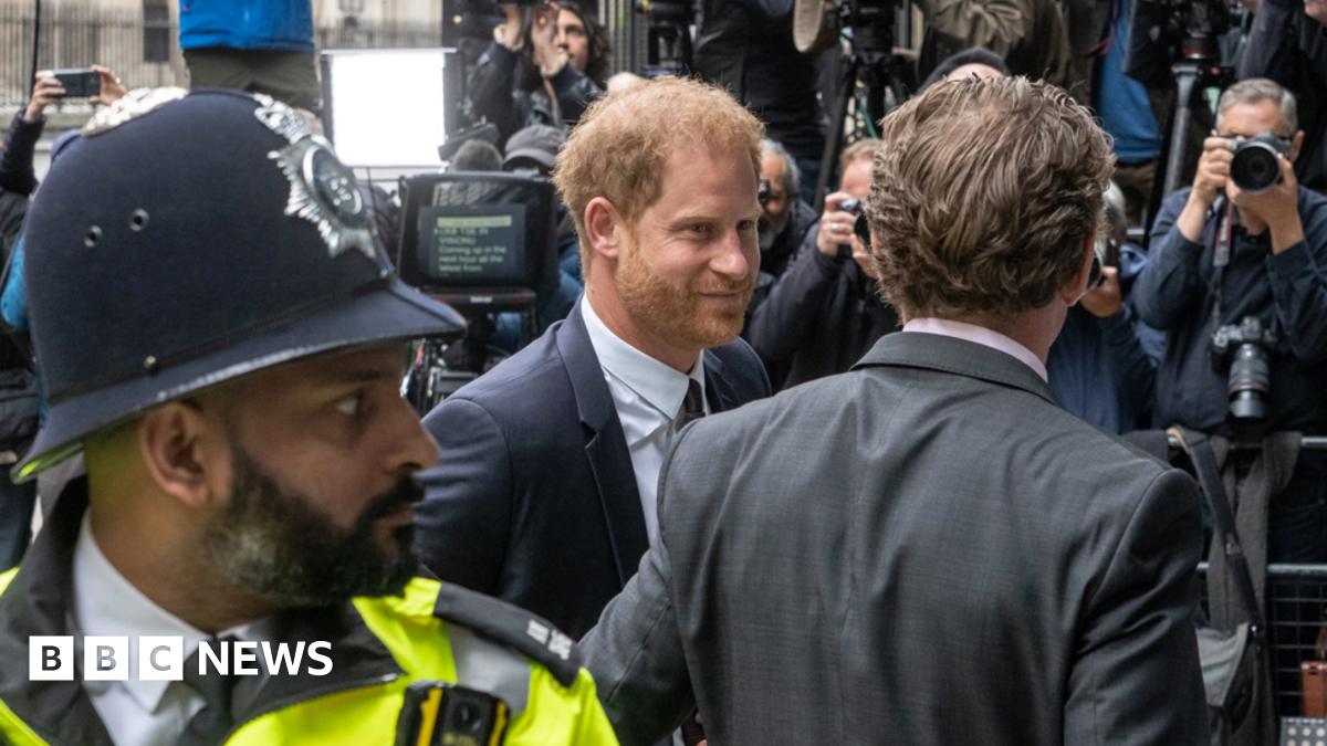 Prince Harry: Mirror publisher phone hacking trial explained - BBC News