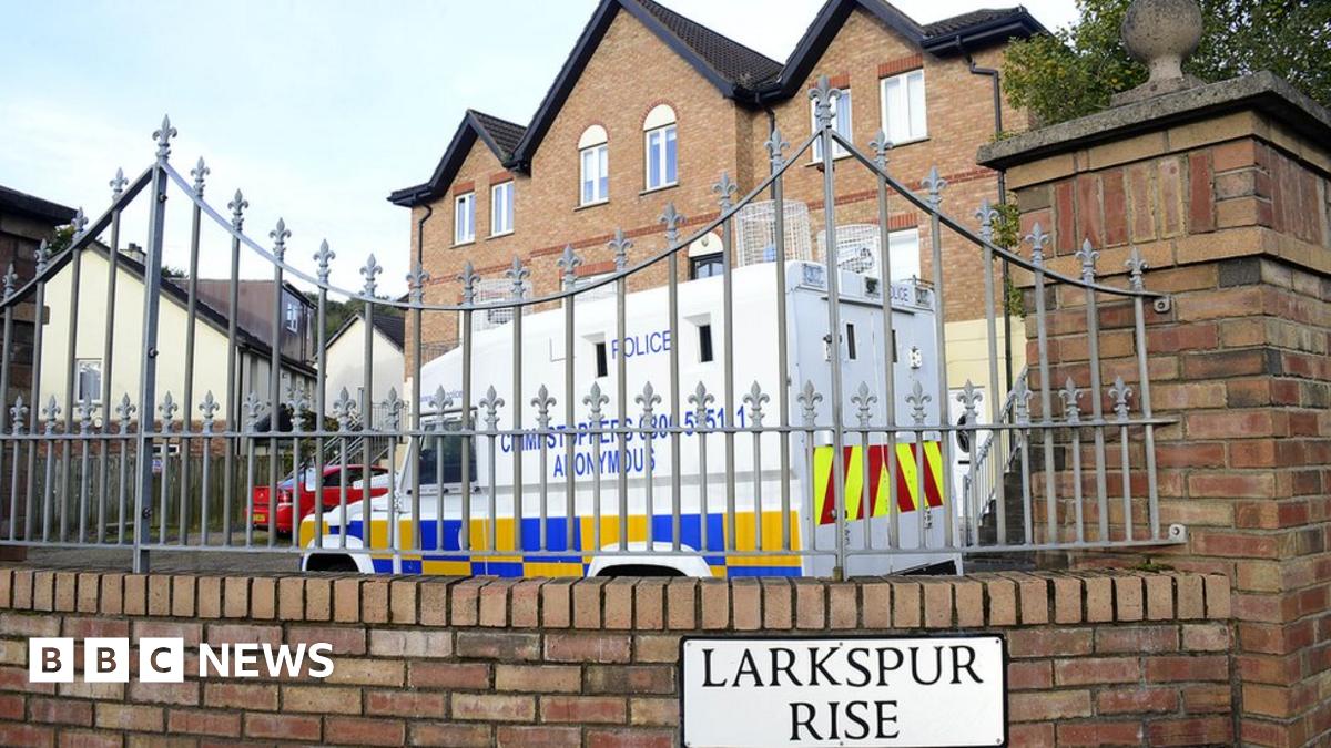 Belfast woman 'lay dead for two years' - BBC News