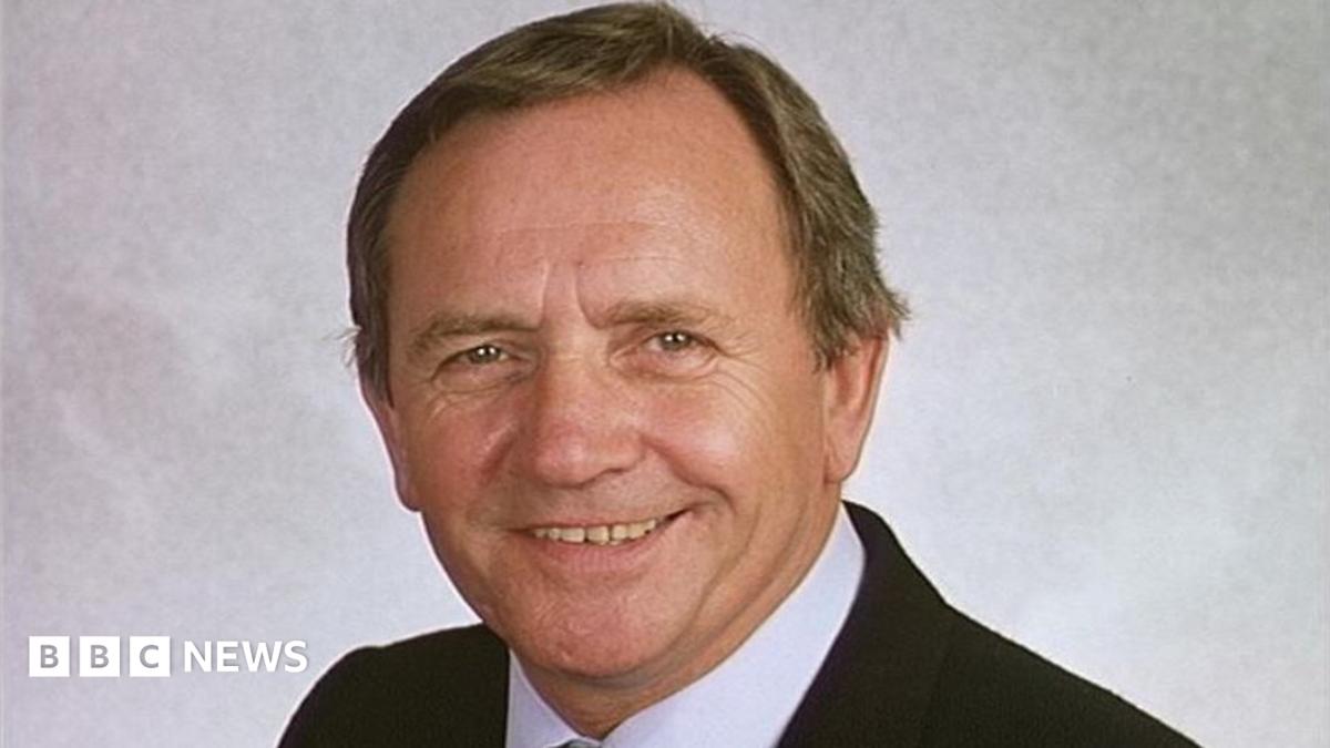 Former Labour Rhondda MP Allan Rogers dies aged 91 - BBC News