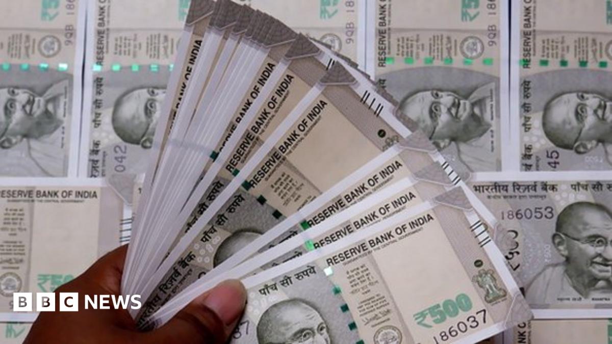Cash rules in India despite digital payment boom - BBC News