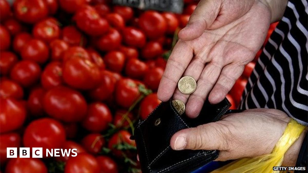 Greece 'back in serious recession' despite rescue - BBC News