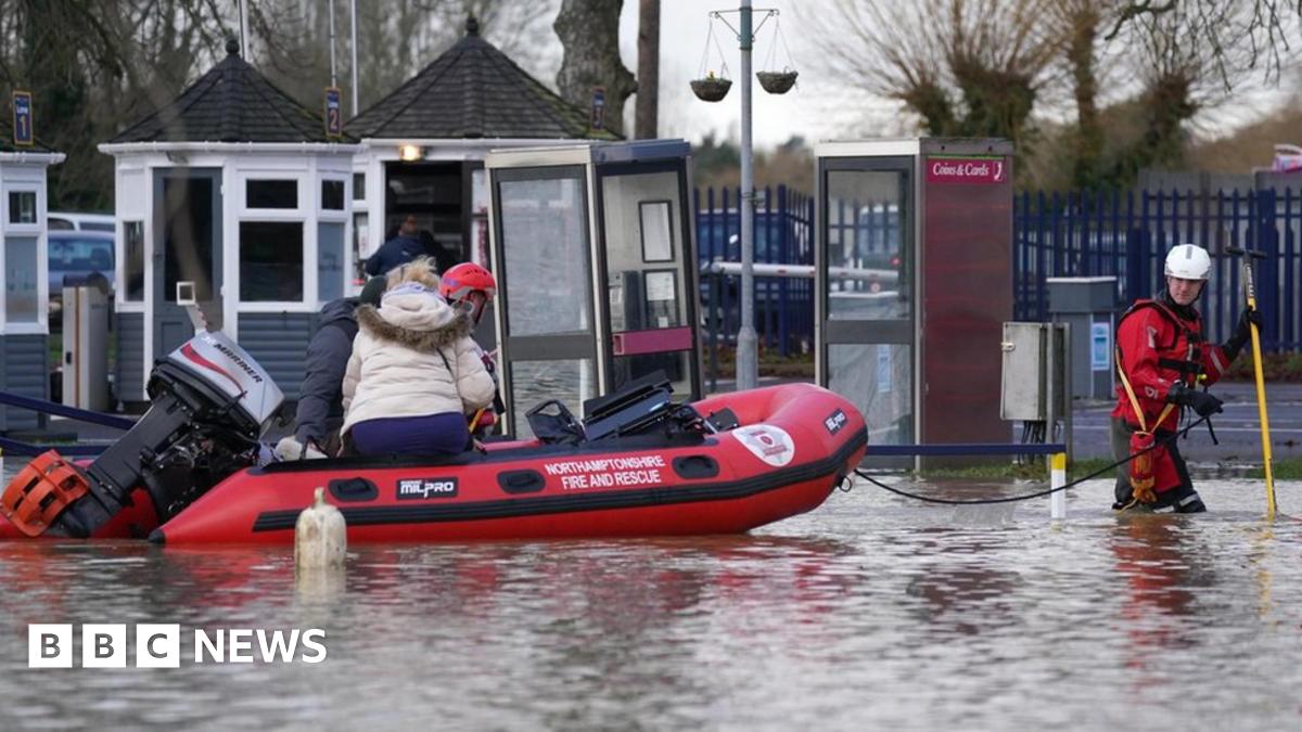 Storm Henk: Man killed by falling tree as Storm Henk disruption ...