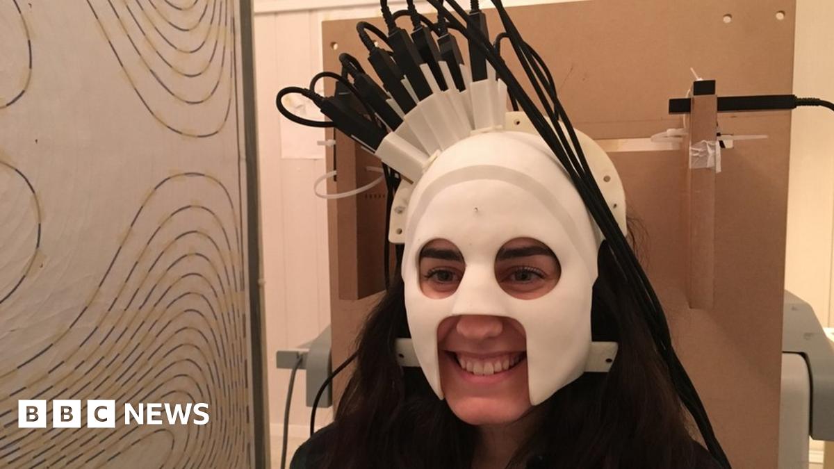 The wearable brain scanner you can move around in - BBC News
