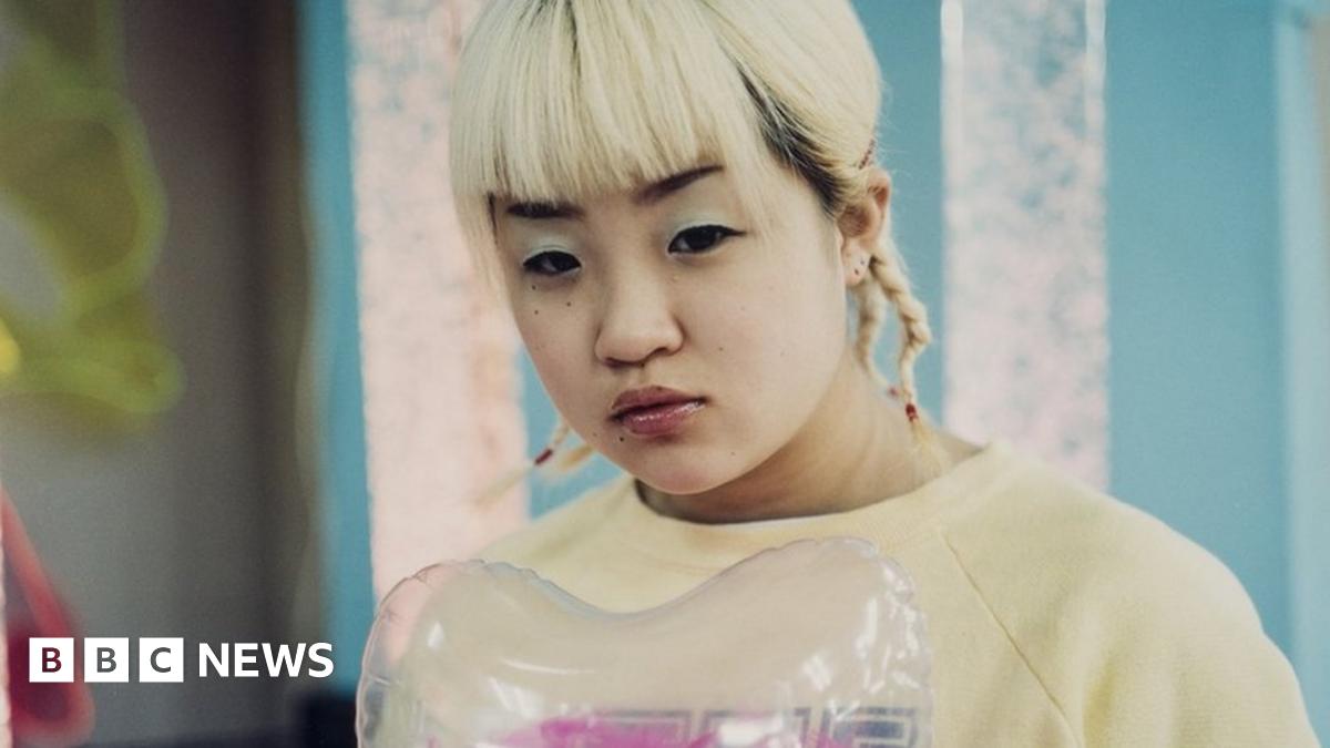 Photographing the female body - BBC News