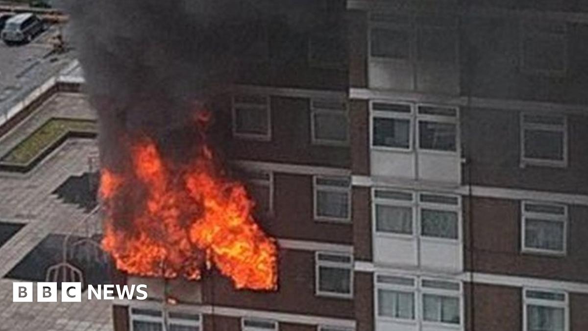 Faulty appliances 'cause 60 fires a week' - BBC News