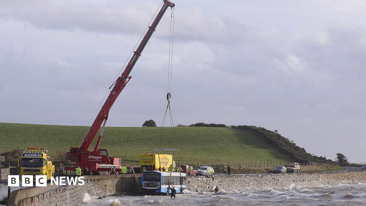 County Down: Bus removed from beach following crash - BBC News