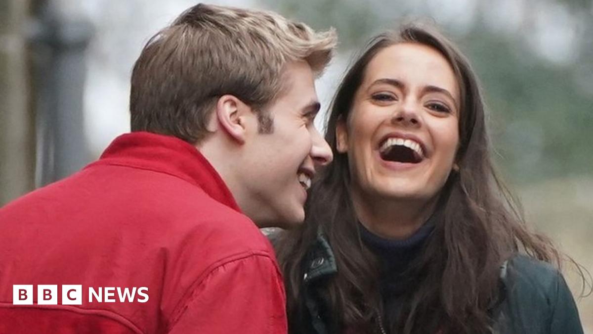 In pictures: The Crown films in St Andrews - BBC News