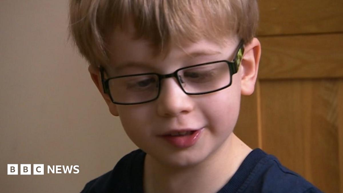 Funeral held for Weymouth tumour surgery boy - BBC News