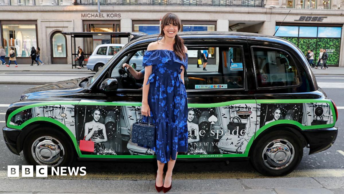 Kate Spade: A legacy of fashion in photos - BBC News