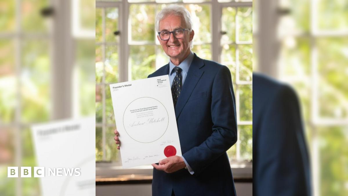 Environmentalist from Jersey given Founder's Medal - BBC News