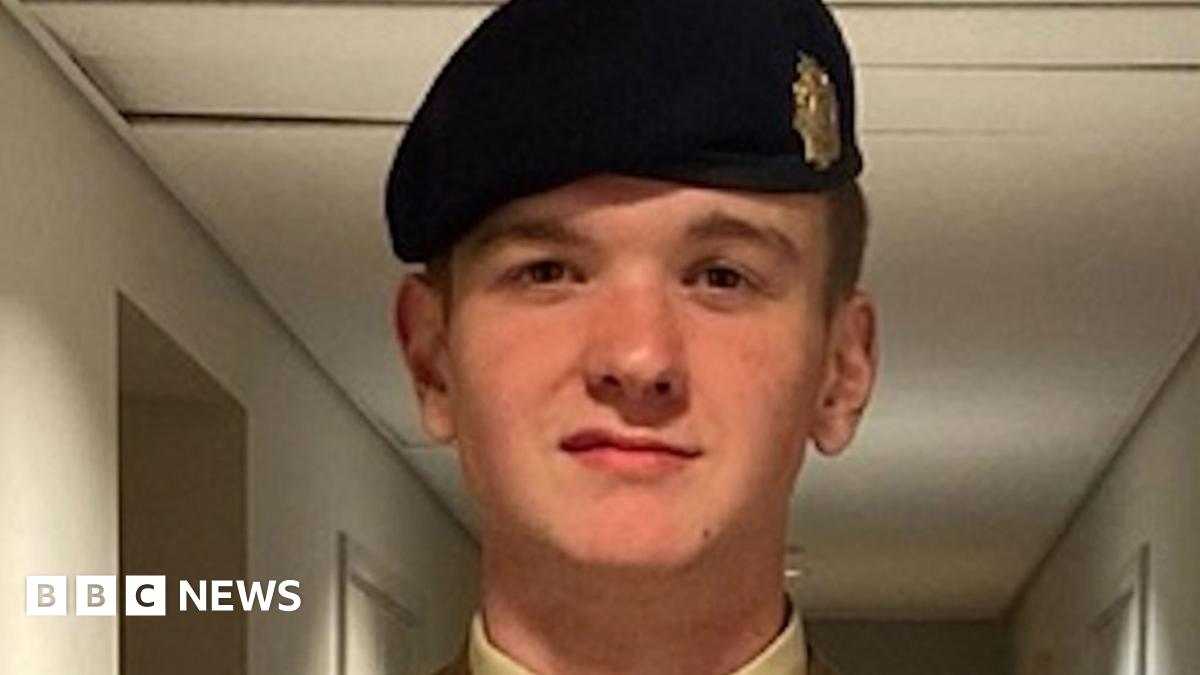 Catterick Garrison: Young soldier dies at Army base - BBC News