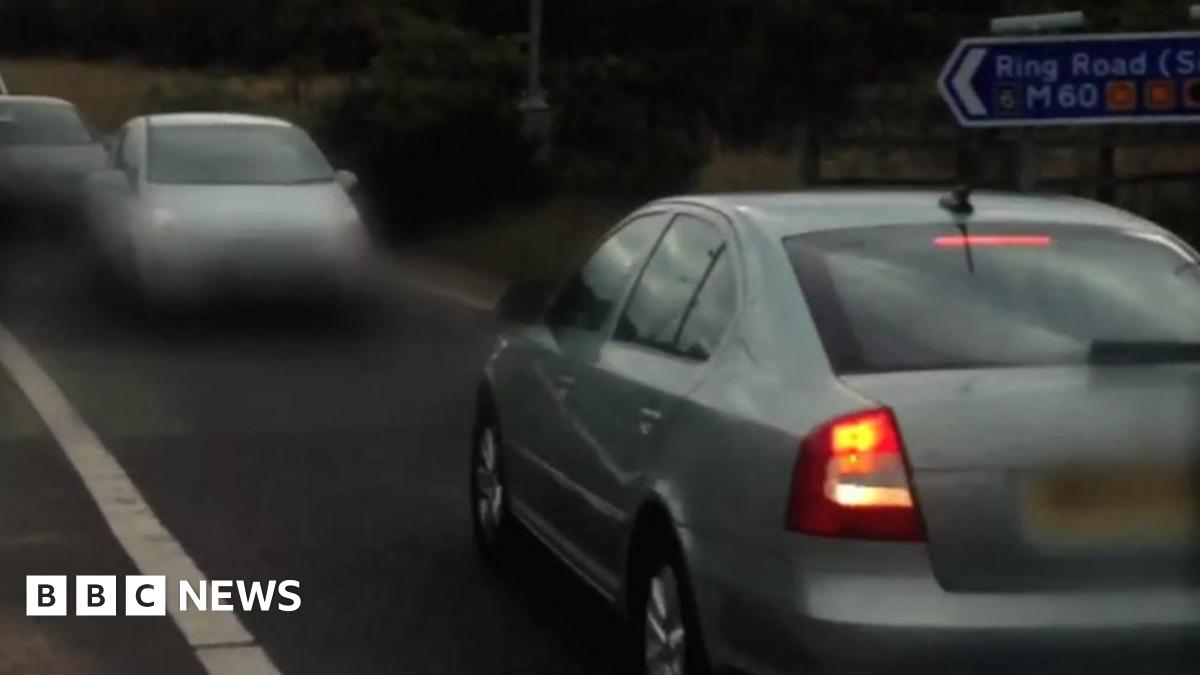 Wrong-way M60 drivers to be prosecuted - BBC News