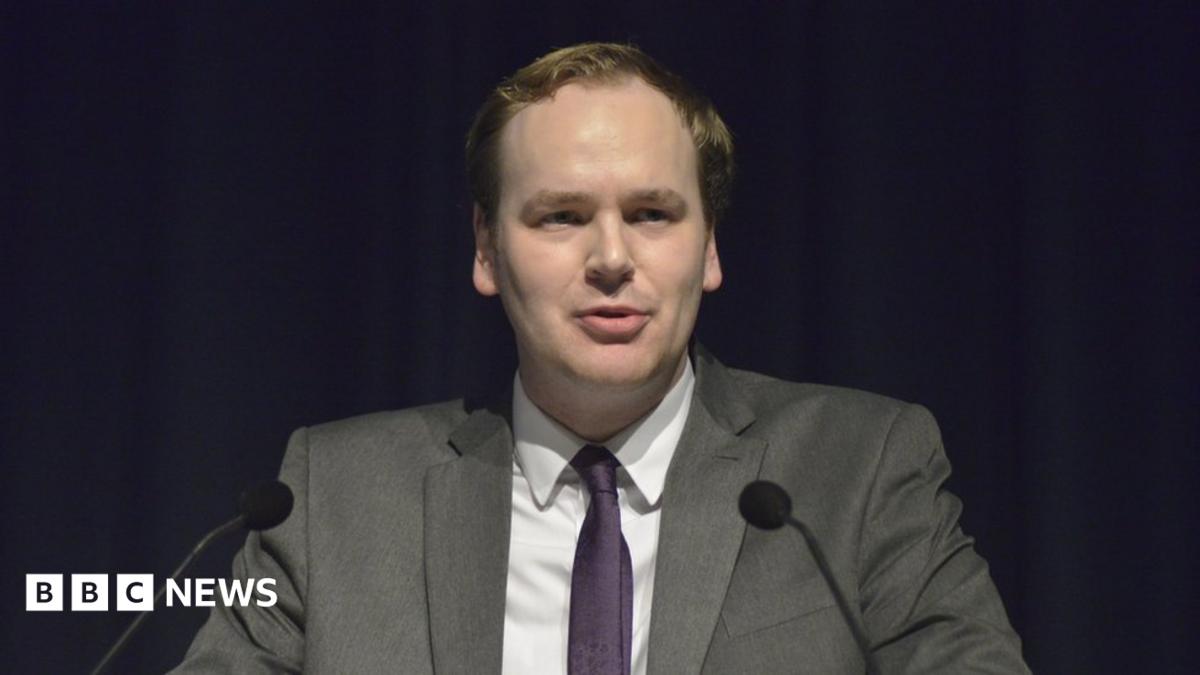 William Wragg: Tory MP will not stand at the next election - BBC News